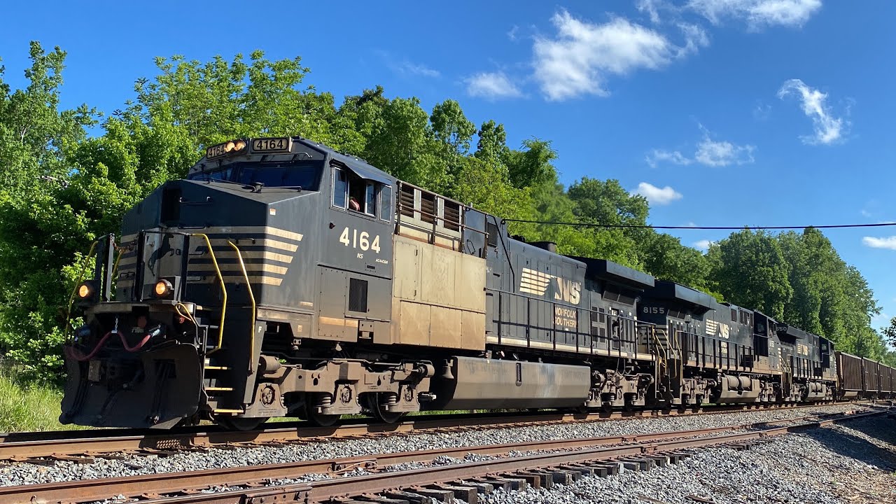 NS 4164 leads 786 at Rock Hill with an amazing K5LA! 5-12-2022 - YouTube
