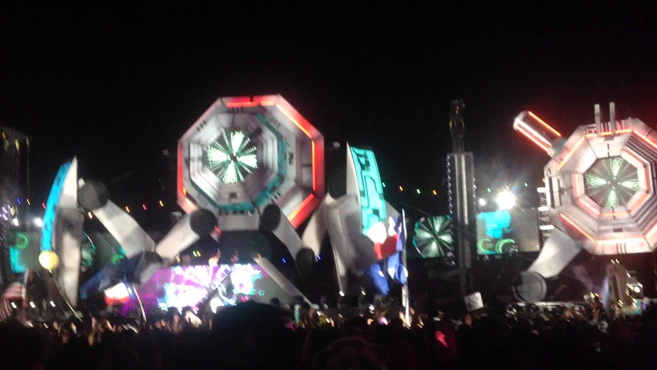 Crizzly // EDC LAS VEGAS 2015 // BASS POD - YouTube