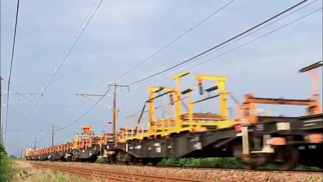 EF64 1053号機ロンチキ新津工臨工9775レ日中走行！ - YouTube