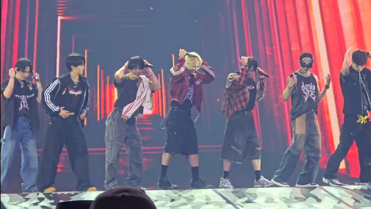 112324 SKZ Stray Kids in Bulacan : DominATE World Tour : 3rd MENT TALK ...