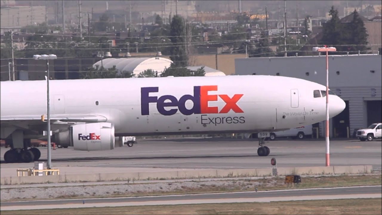 Toronto Pearson Plane Spotting at Runway 23 for 7 minutes - YouTube