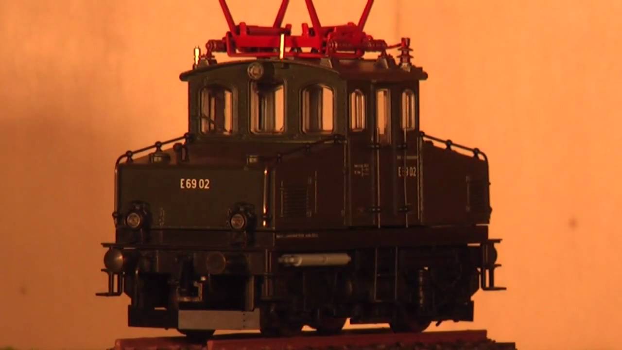 Baureihe E 69 Trix ( E69 02 DB ) 1/4 - YouTube