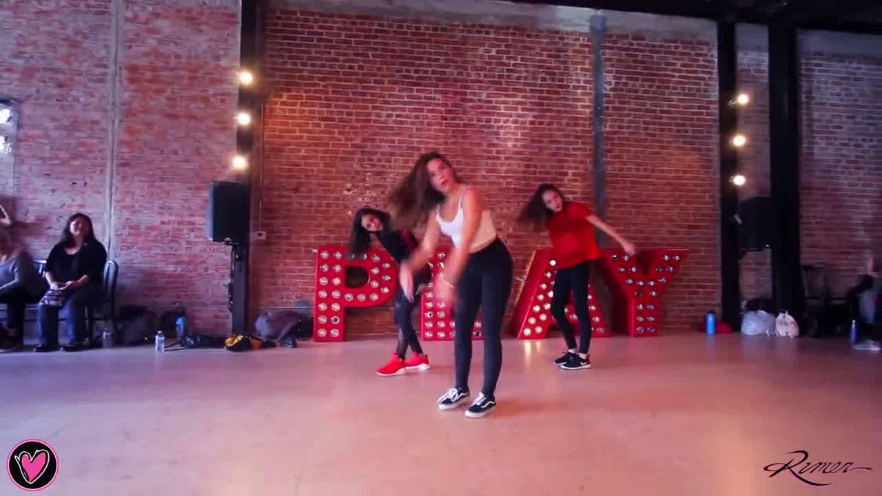 Mackenzie vs rumer noel dance battel - YouTube