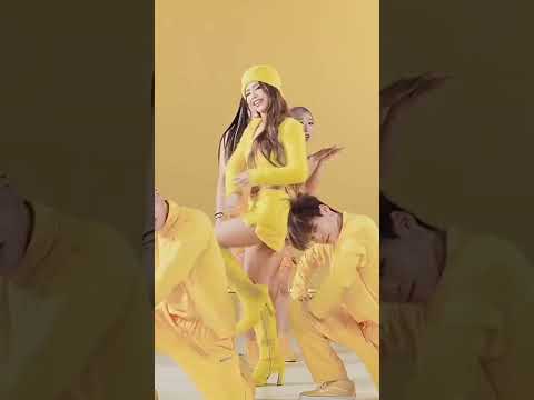 Her backup dancer's are so fine 😍 #solar #honey #mamamoo #kpop #shorts