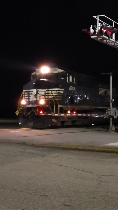 NS 191 Moving Power Through Leesville Sc - YouTube