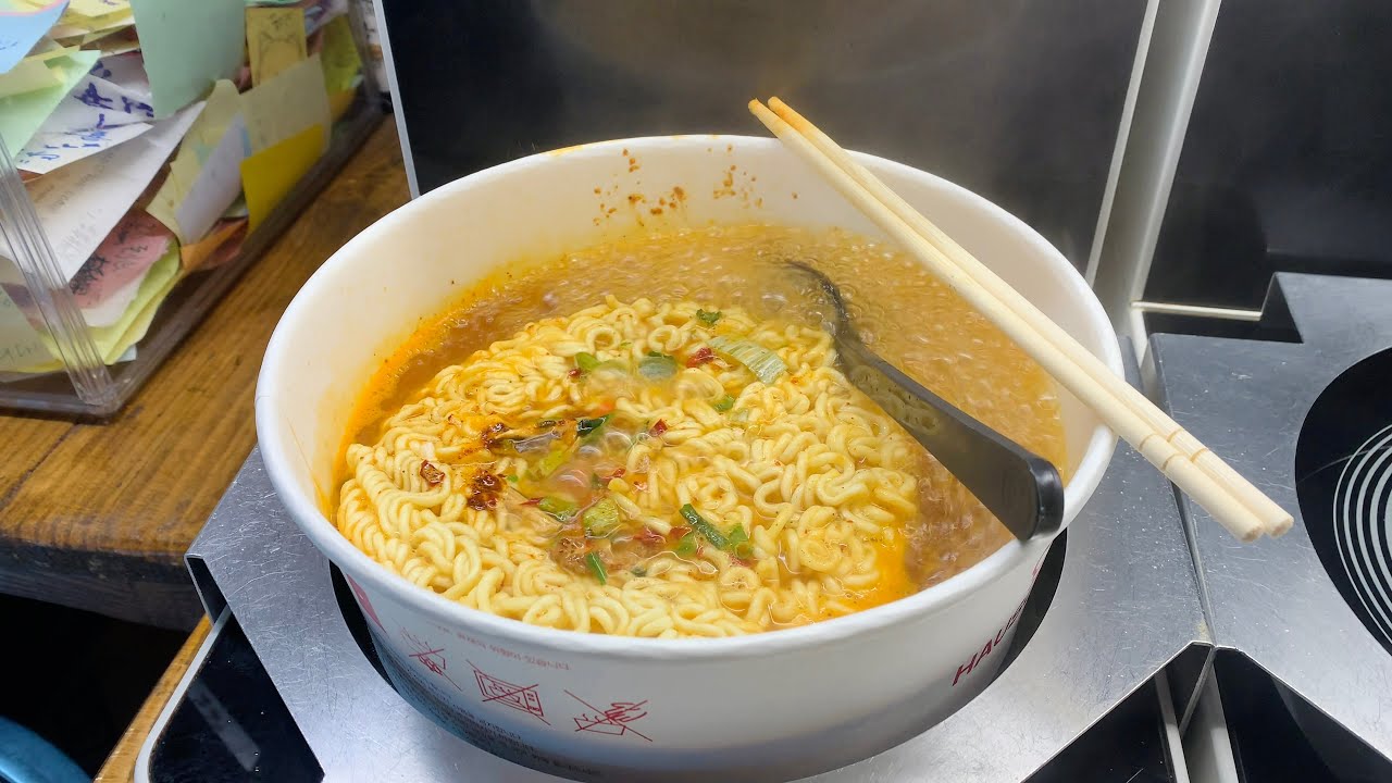 Unmanned Korean Ramen Machine Convenience Store in Japan - YouTube
