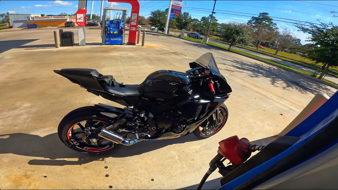 Crazy Yamaha R1 STILL The Best Bike - YouTube