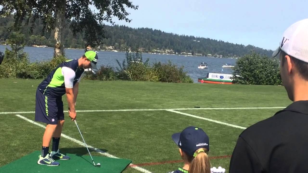 K Steven Hauschka wins chipping contest w/ Champions Tour p - YouTube