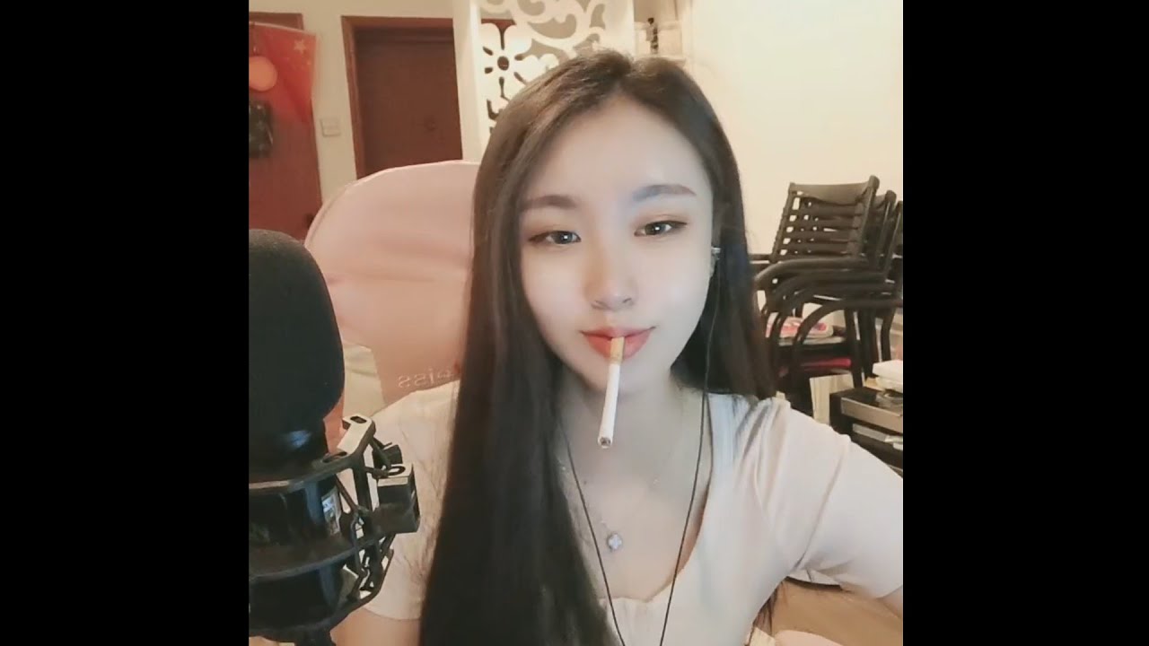 China girl LANLAN smoking & chatting with her fans 236 - YouTube