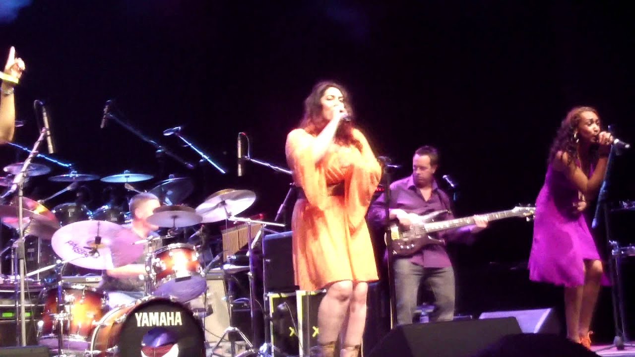 The Drizabone Soul Family Performing "Pressure" Live at Indigo2 on July ...