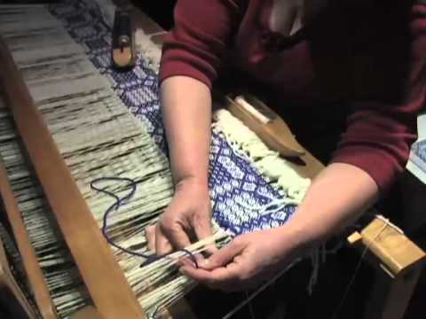 TALKING THREADS 16 - Decorator Throw in Overshot for web.mov - YouTube