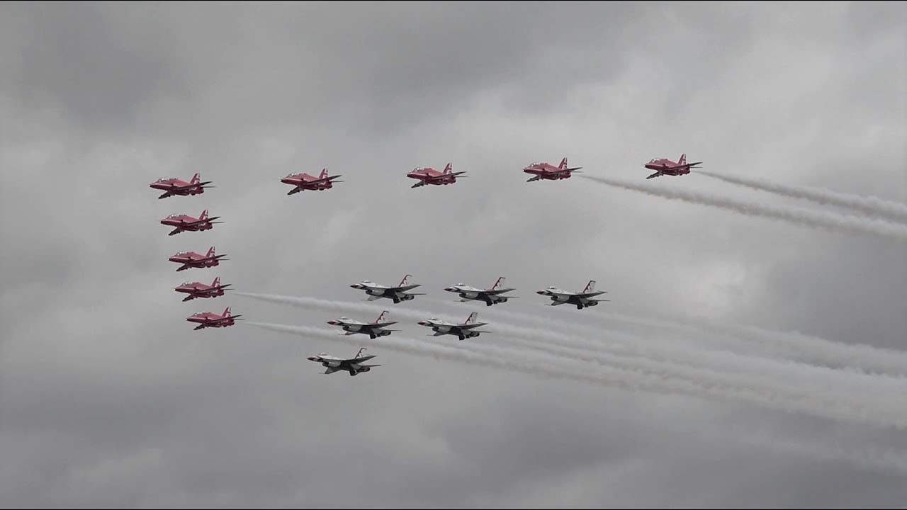 USAF Thunderbirds & RAF Red Arrows combined flypast at RIAT 2017 - YouTube