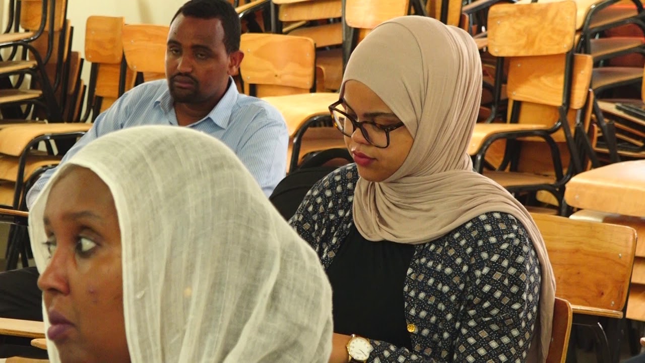 pro Maxamed mixile boqore oo ka hadlay jamacada ADNA - YouTube