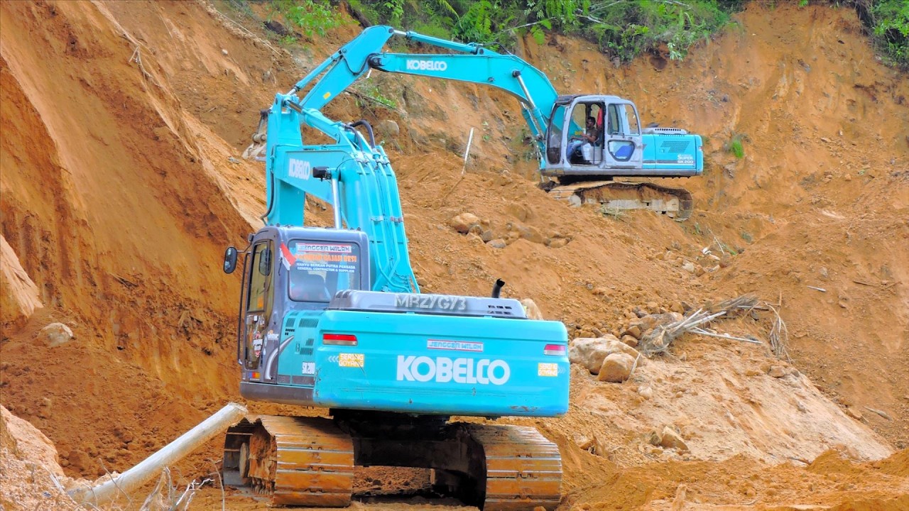 Unstable Steep Slope Excavation With Kobelco Excavator Bulldozer To ...