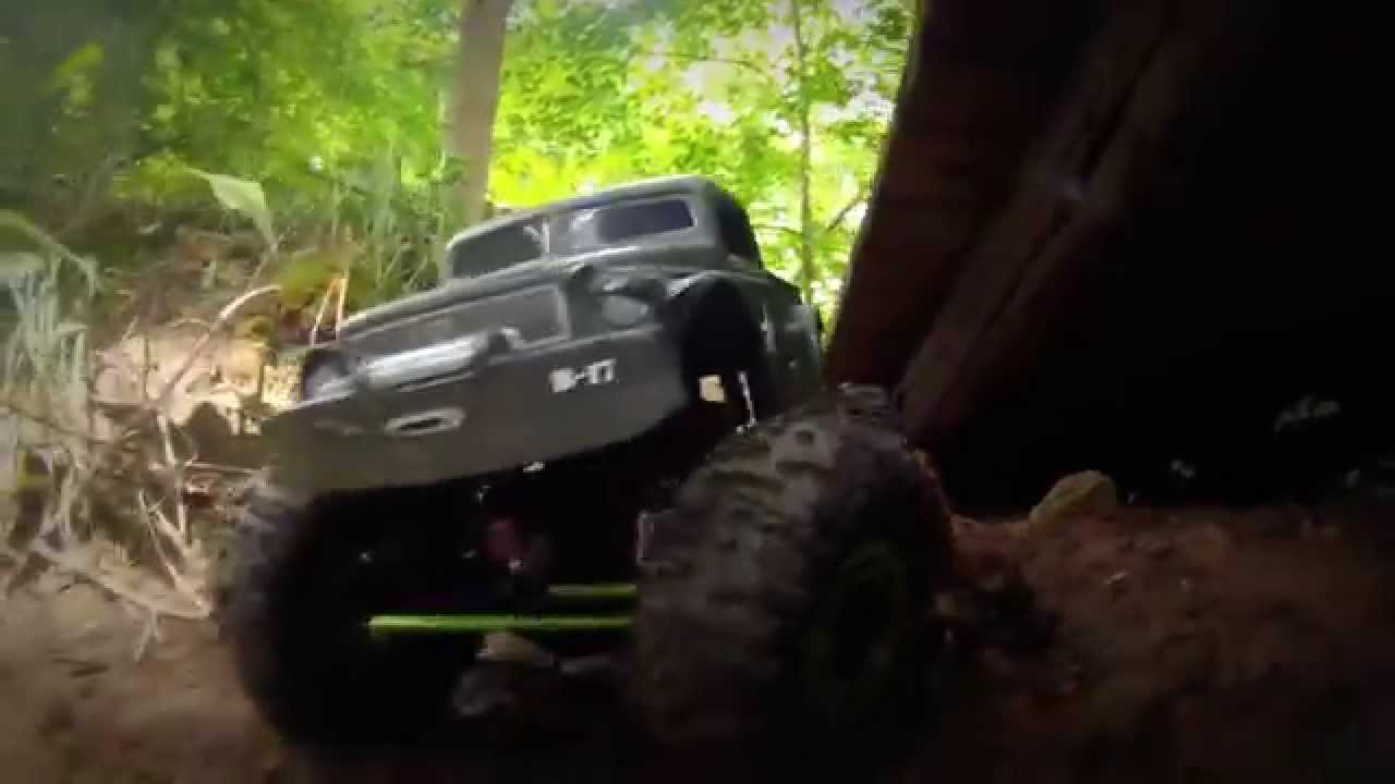 Axial AX10 Scorpion B17 & Deadbolt trail run - YouTube
