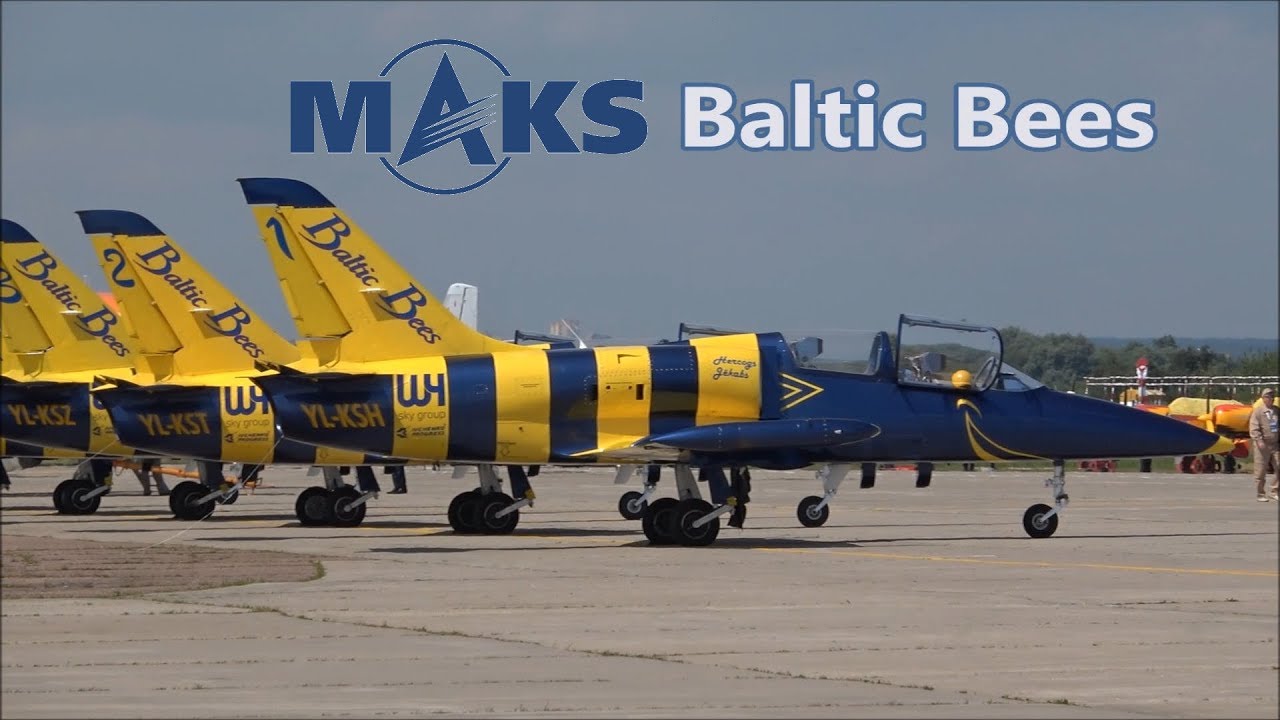 MAKS 2017 - Baltic Bees Aerobatic Team - HD 50fps - YouTube