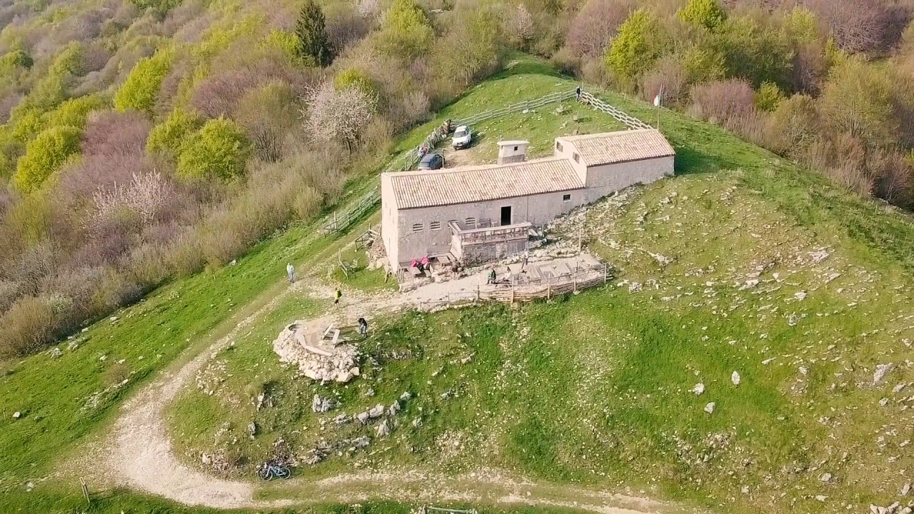 da Prada a Malga Pralongo (riprese aeree con drone) - YouTube