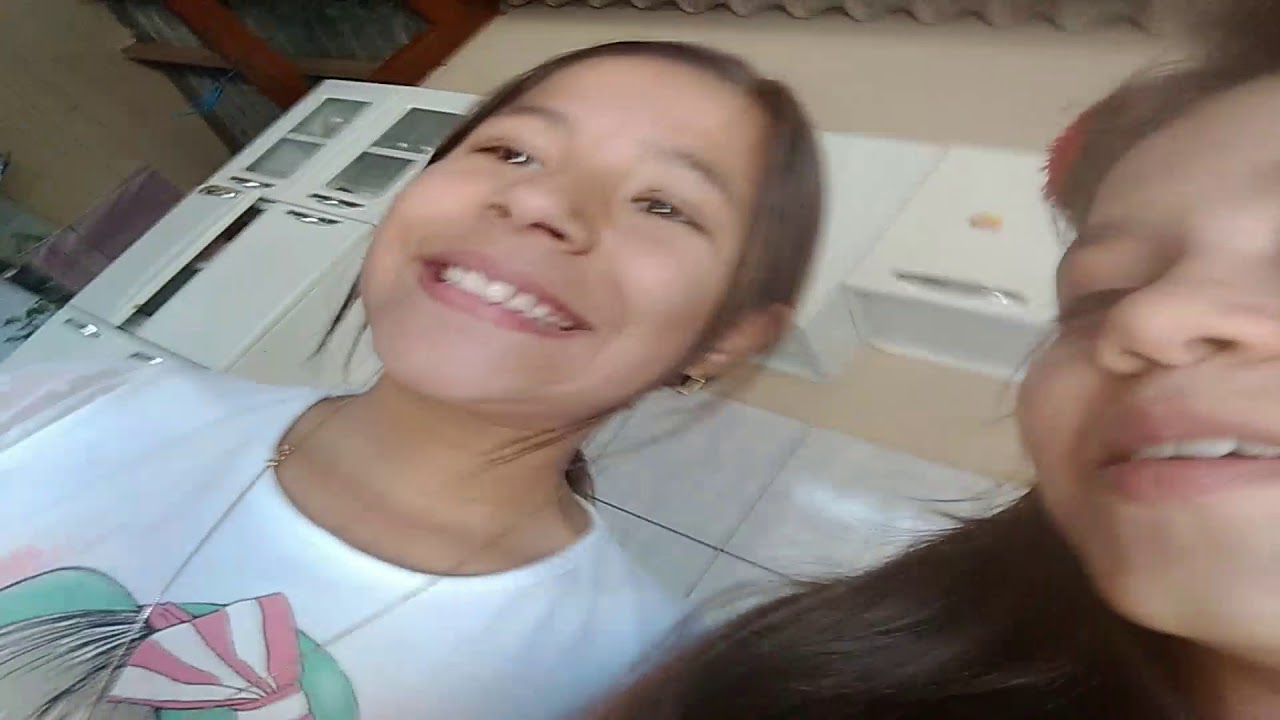 Brincando minha amiga - YouTube