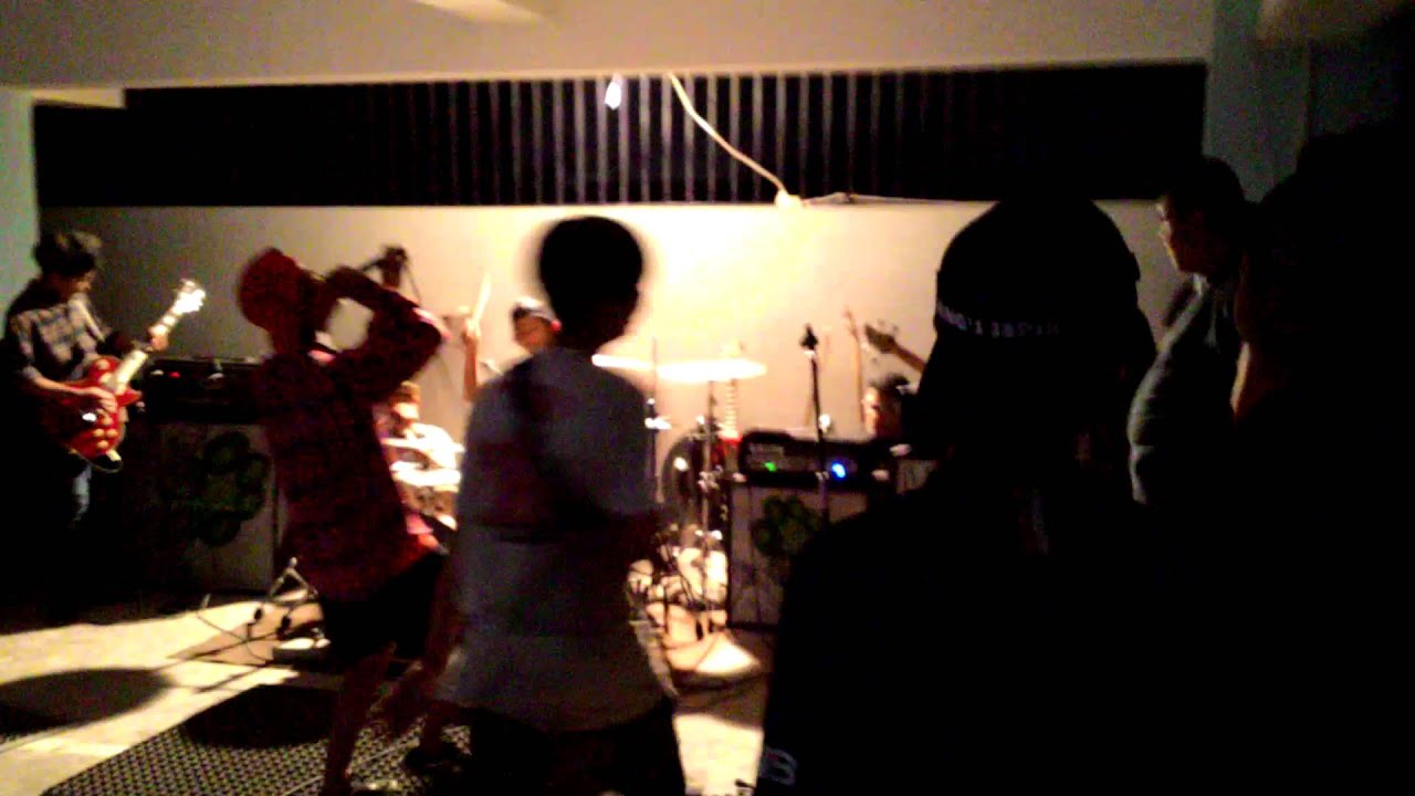 Tambur juky - pemabuk (live at basement gigs) - YouTube