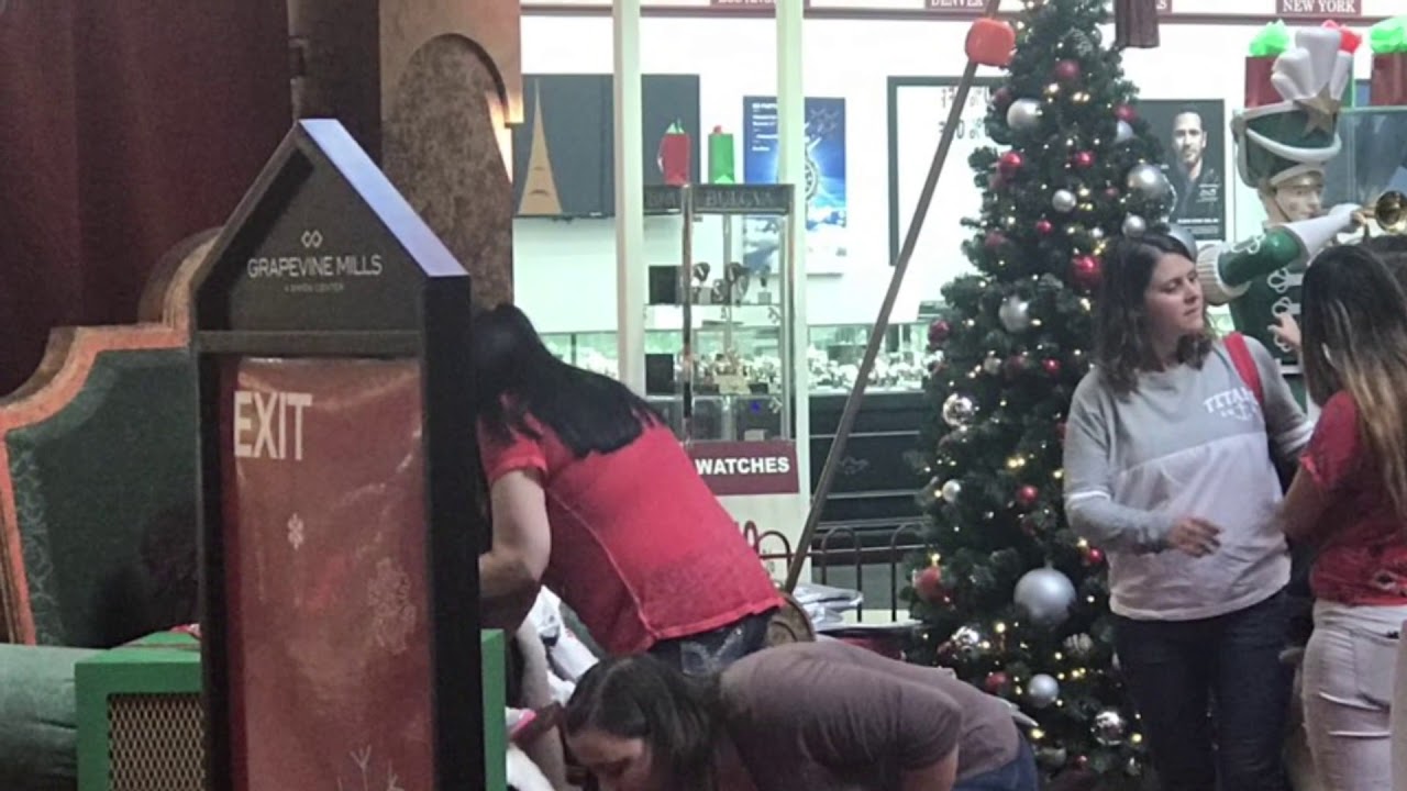 Grand kids seeing Santa at Grapevine Mills Mall - YouTube
