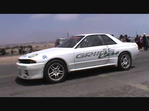 Nissan Skyline GT-R32 & Nissan Skyline GT-R33 ULTRAMAN. - YouTube