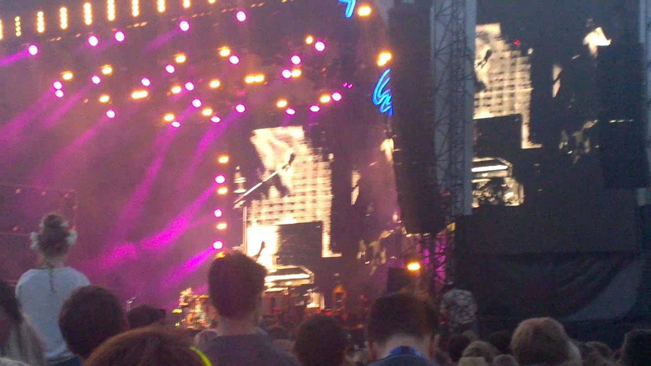 Coldplay live 2016 Raspberry barret Prince cover , Powderham Castle Big ...
