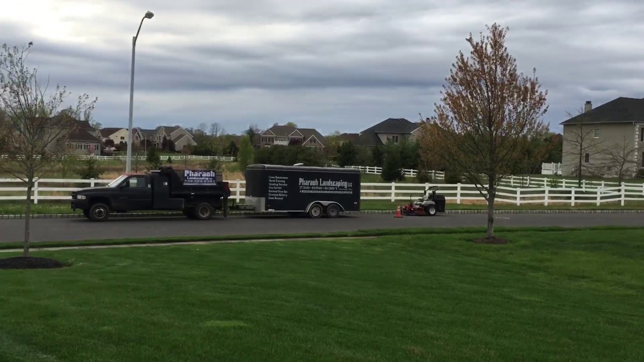 eXmark Lazer stripes ultra vac bagging system Pharaoh landscaping - YouTube