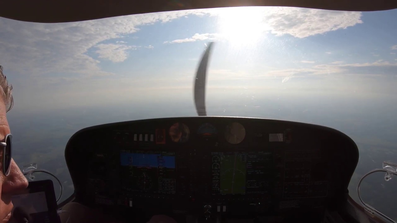 Flying the Diamond DA40 NG - Enjoying life up in the sky! - YouTube