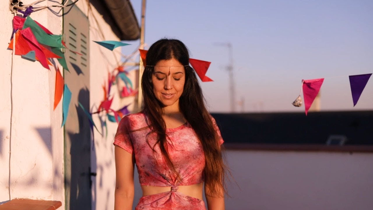 Vuela con el Viento - Ayla Schafer | ELIYAH - YouTube