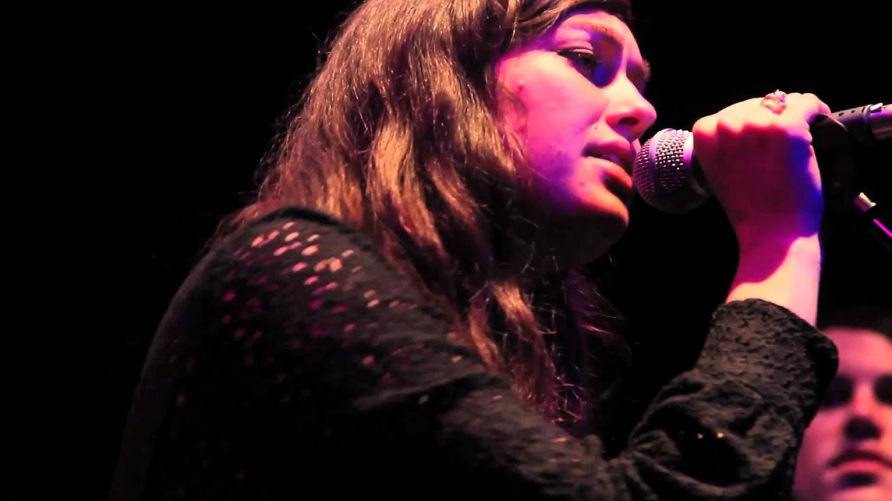 Cults, "Go Outside" (Live on WFNX 2011) - YouTube