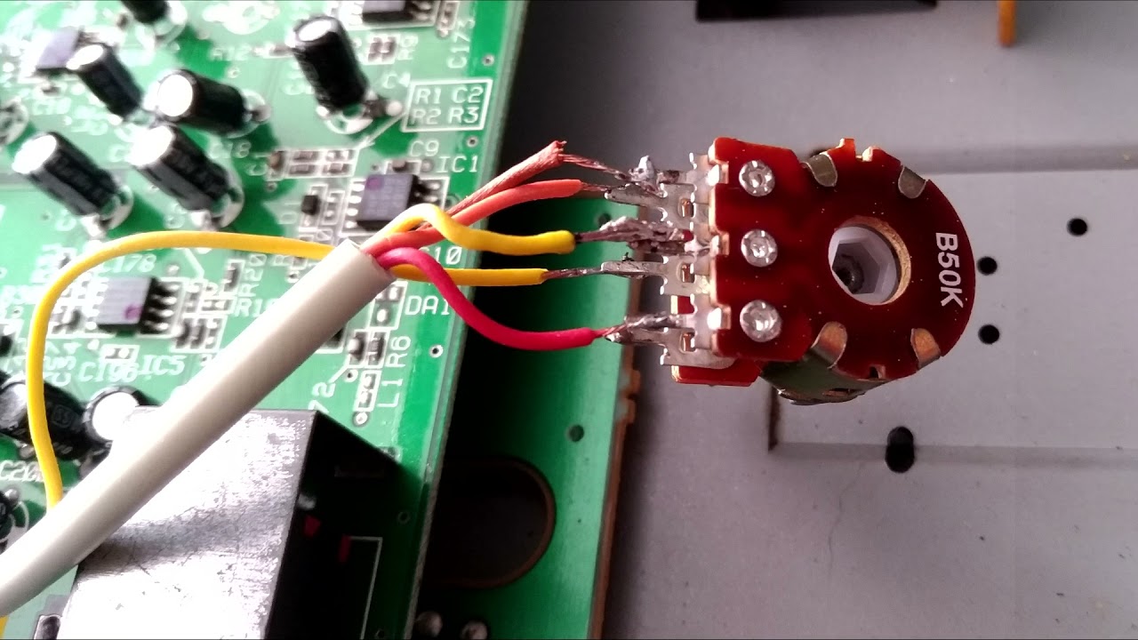 Como trocar botão de volume pedaleira Boss GT8 - YouTube