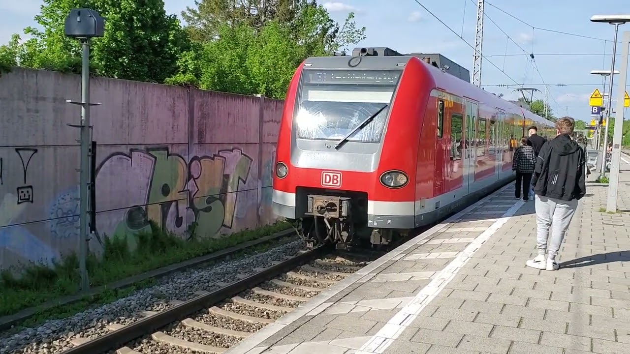 Munich S-Bahn S1 trains joining together at Neufahrn - YouTube
