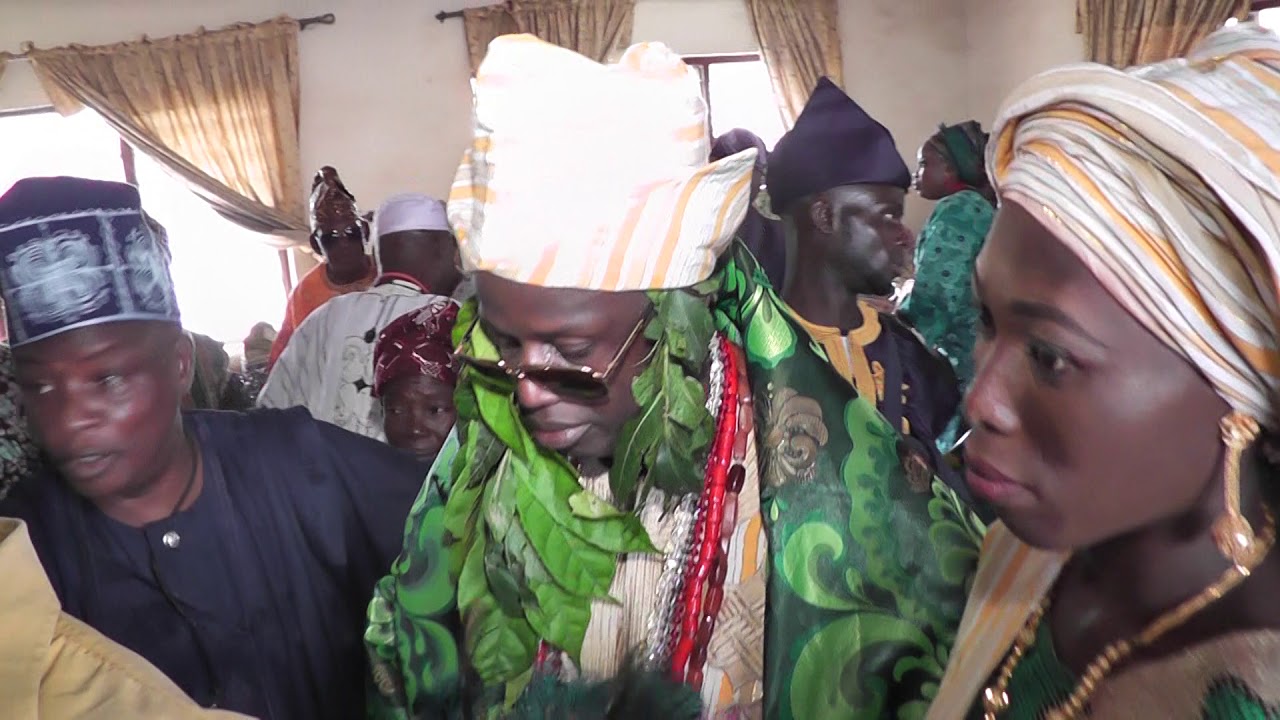Oba Festus Awogboro Ibokun praying for his brother Olaniyi Awogboro ...