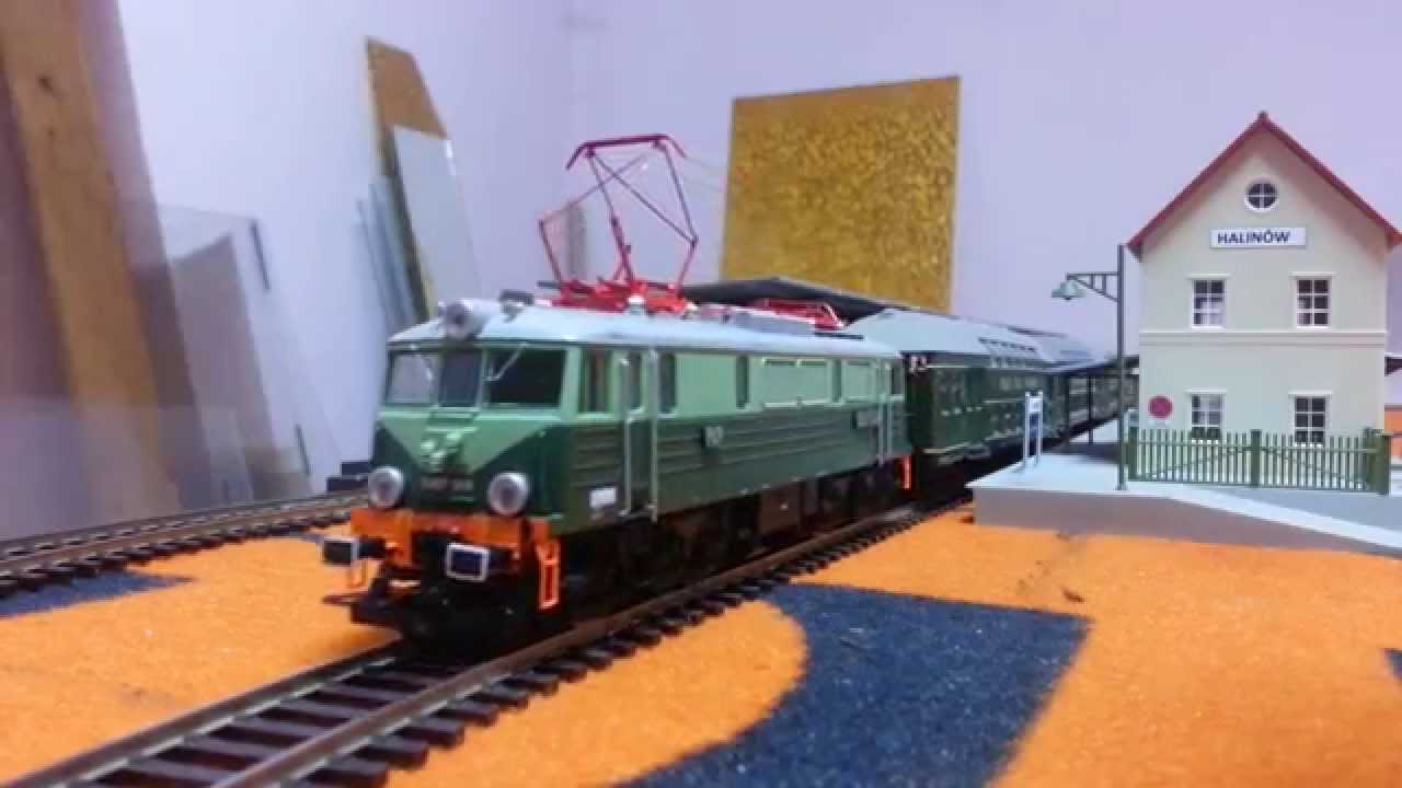 Piko Eu07-348 + Bipa "Stacja Halinów - YouTube