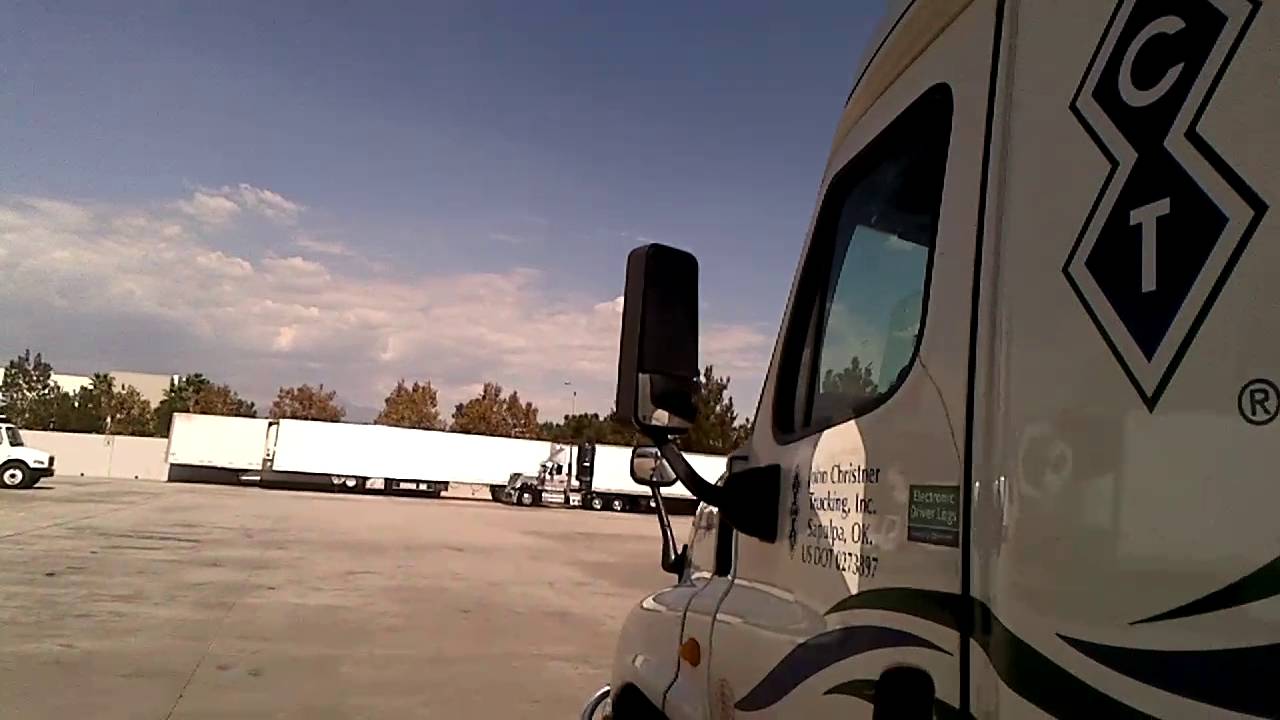Trucking: How to Dock Your Reefer - YouTube