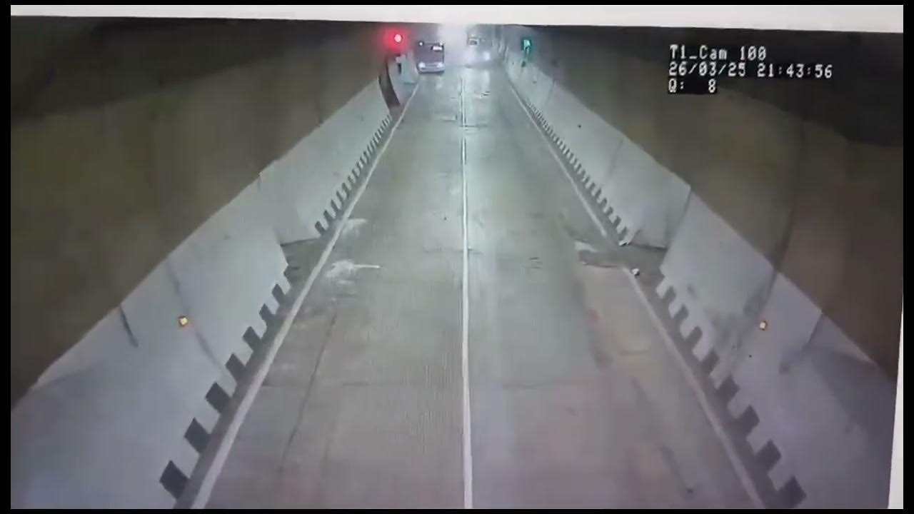 😱😱 CCTV footage of Navyug Tunnel Accident : 12 injured as bus overturns inside Navyug tunnel ...
