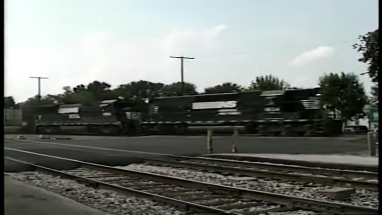 *RARE* Norfolk Southern SD40/B32-8 Consist - YouTube