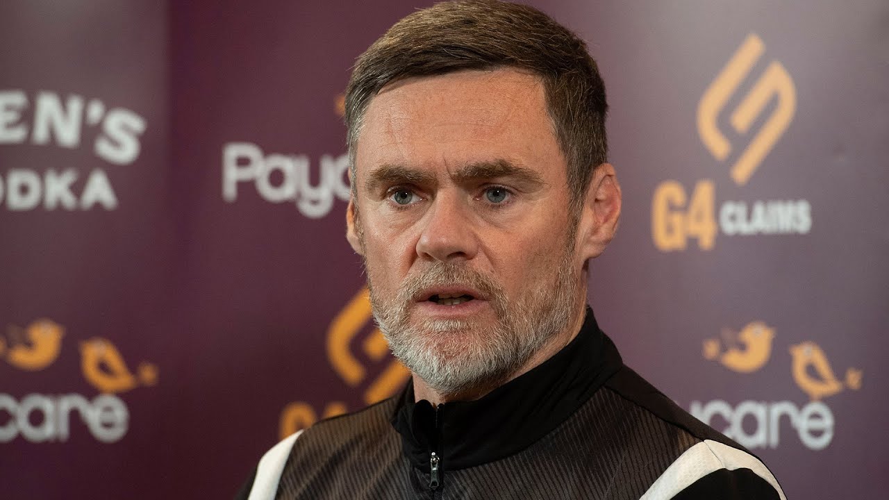 Graham Alexander previews Dundee United - YouTube