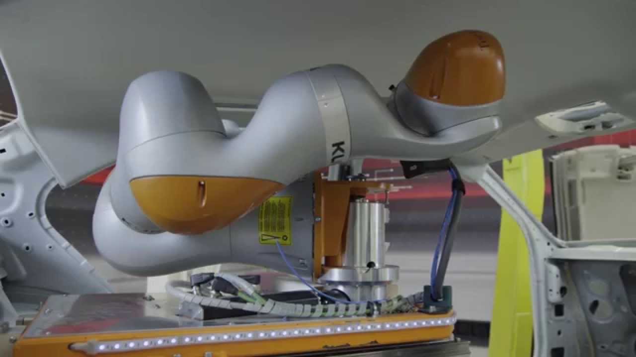 Mercedes-Benz Industrie 4.0 Robot on board - Human Robot Cooperation ...