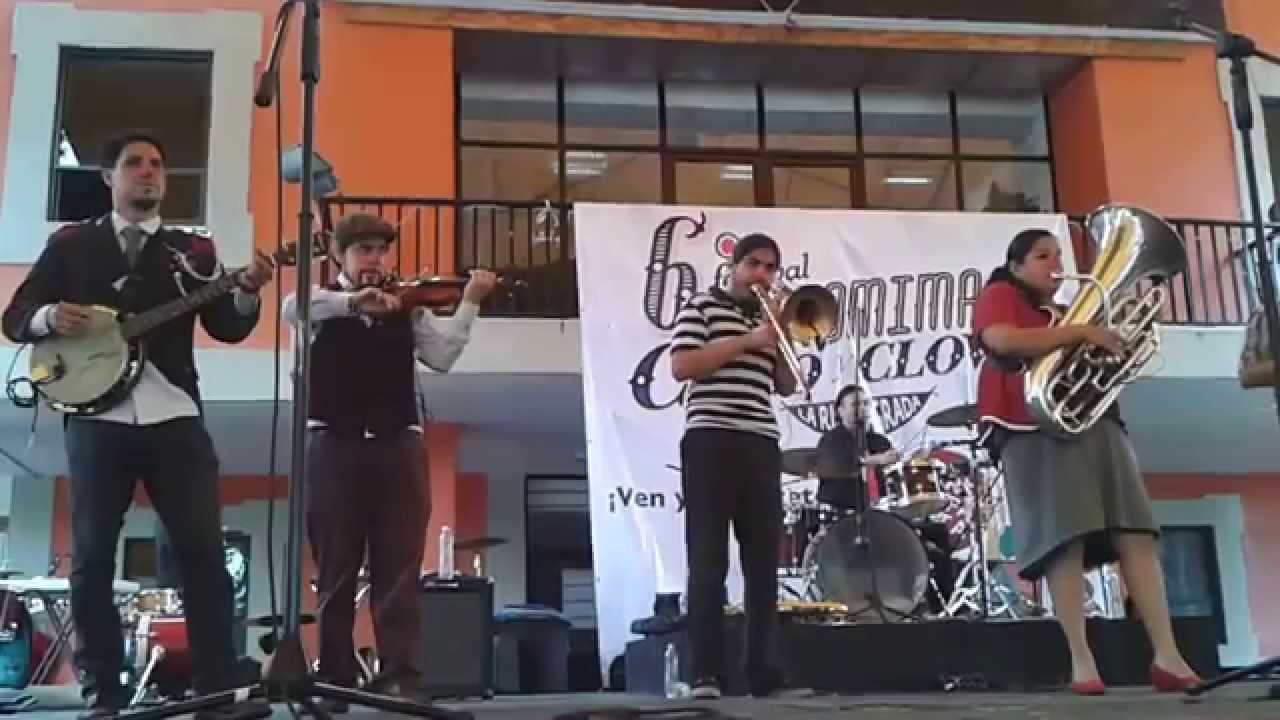 Triciclo Circus Band - No corro, no grito, no empujo. - YouTube