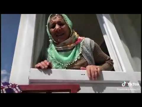 Sesli güldüm. Annesini eve kilitledi