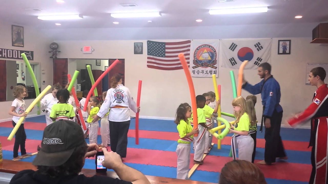 Kids karate balance drill - YouTube