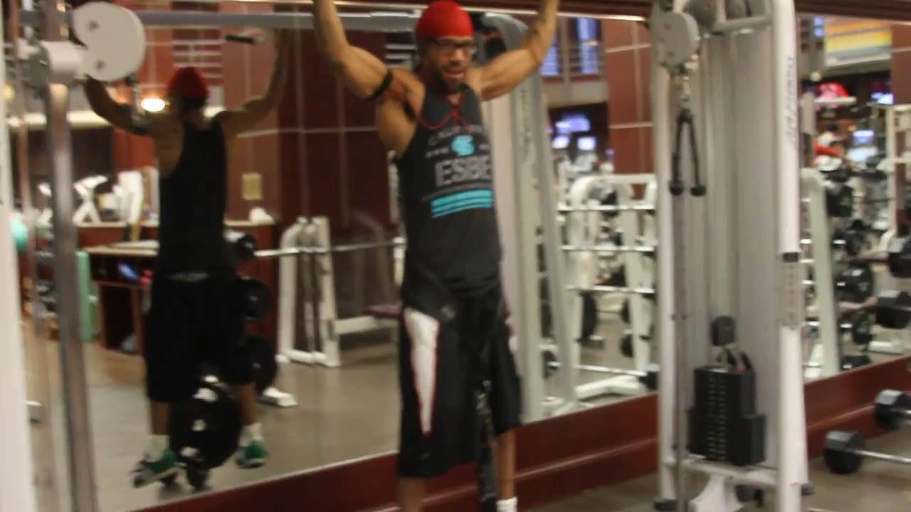 Redman's workout regimen is ridiculous (video by NE) - YouTube