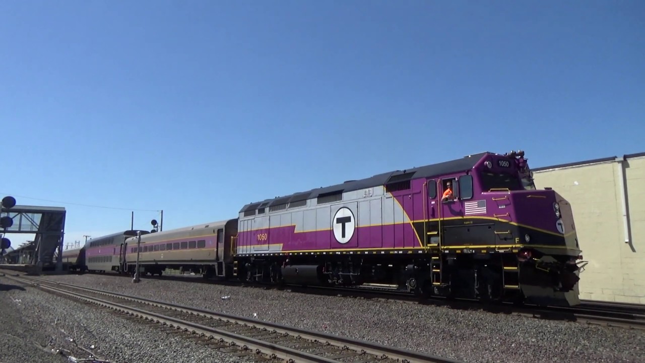MBTA F40PH-3C 1050 in Woburn, MA - YouTube