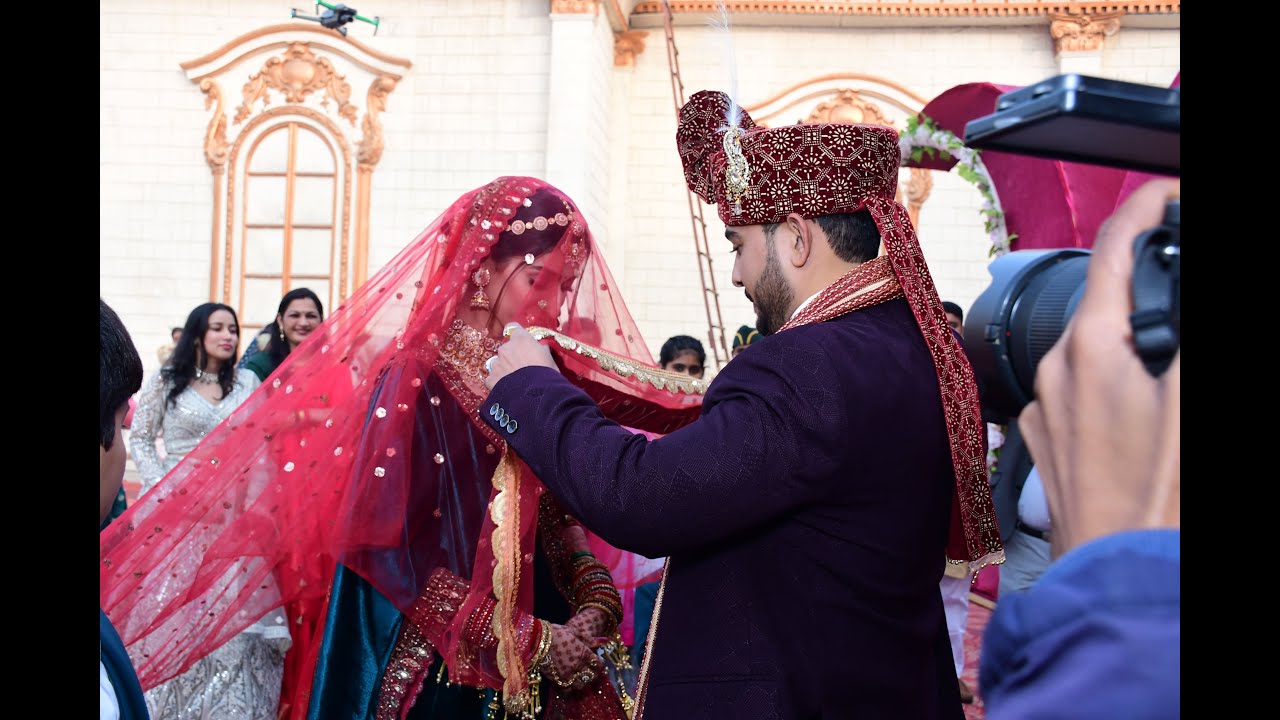 GRAND BRIDAL ENTRY. BRIDAL VEIL. BEAUTIFUL ENTRY. DULHA DULHAN VARMALA ...