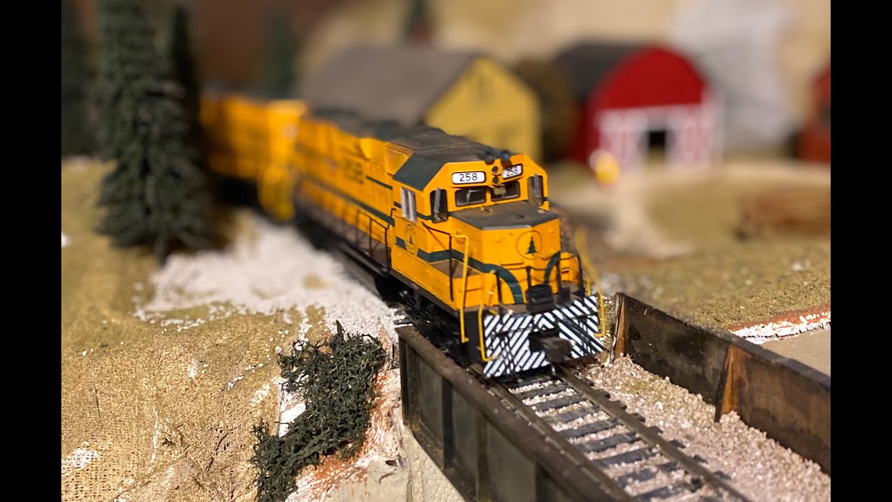 HUGE ***Maine Central RY-1:Heavy train grinding through mountains. HO ...