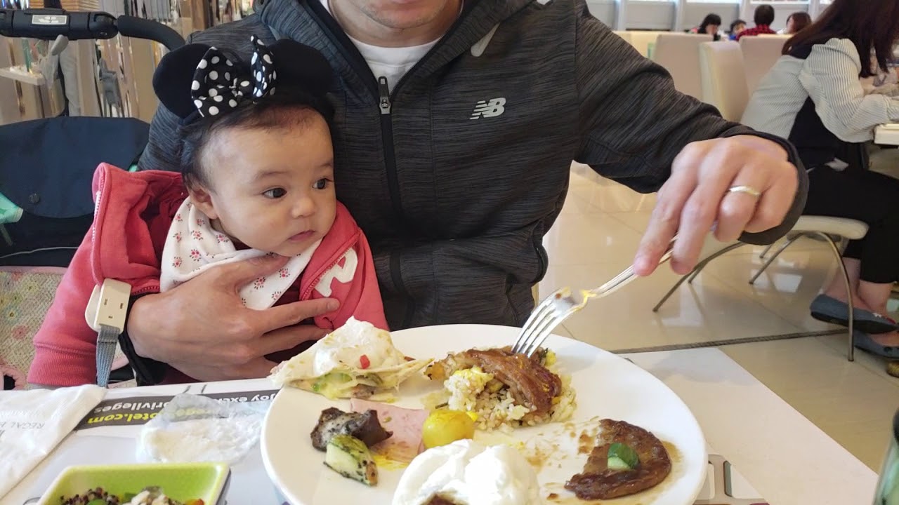 Baby drooling and looking at food - YouTube