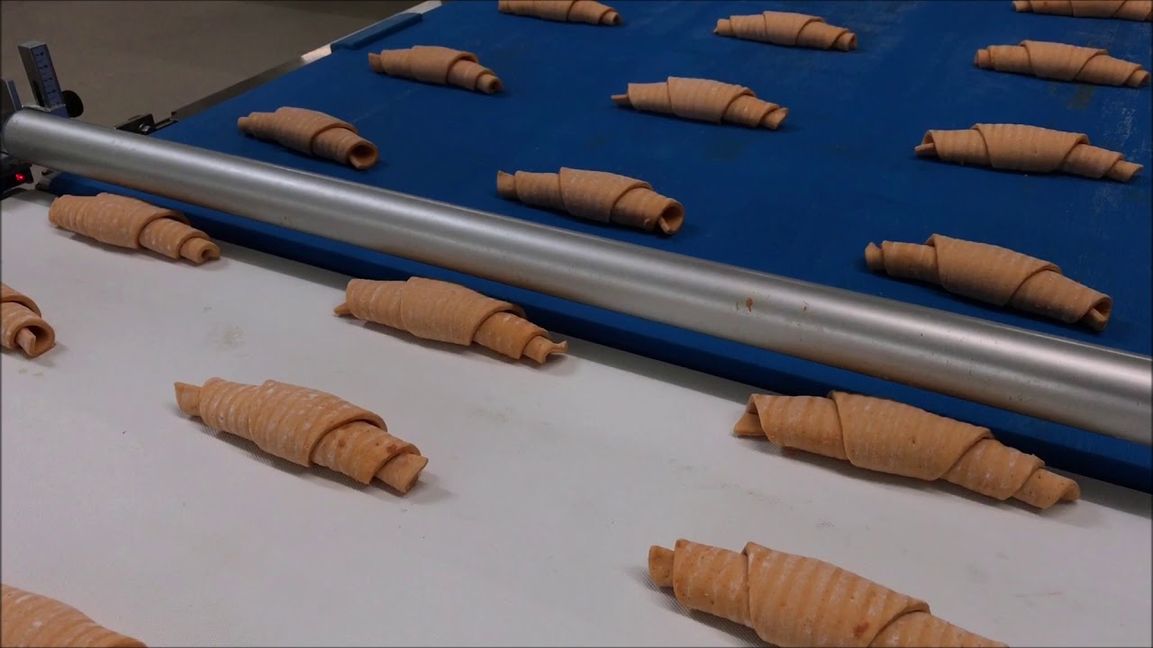 RONDO - Croissants with Snack Filling on Cromaster - YouTube