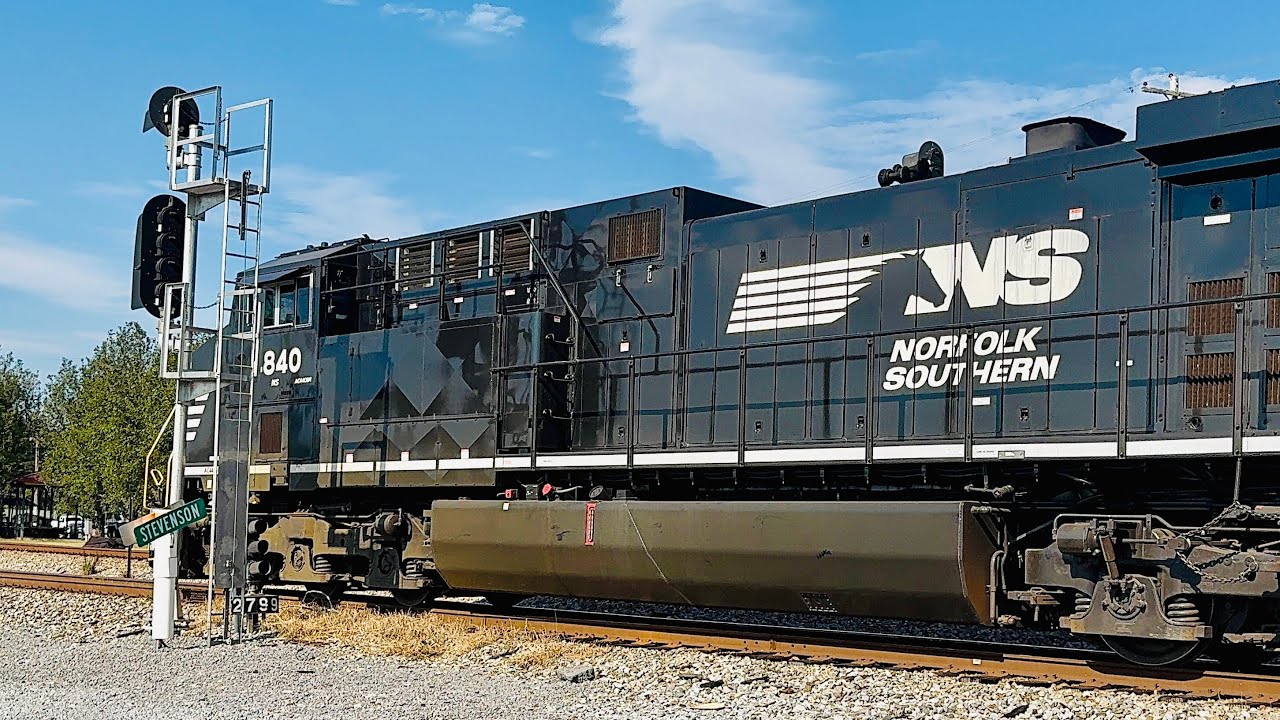 NS mixed freight westbound @ Stevenson, Alabama 09/23/24 1001 hours CST ...