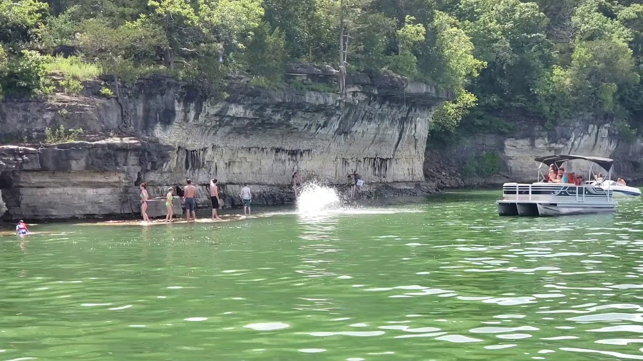 Cliff jumping at table rock lake 2019(4) - YouTube